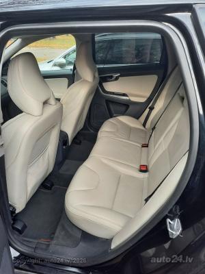 Black Volvo XC60 2016 in Rakvere, with an engine capacity of 2.40 L and mileage of 184 thousand km for 16000 €, photo 9 on AUTOMOTO.COM.LV