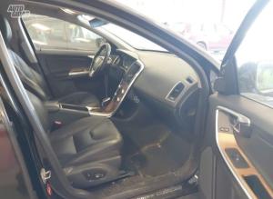Black Volvo XC60 2016 in Alytus, with an engine capacity of 2.00 L and mileage of 219 thousand km for 8350 €, photo 9 on AUTOMOTO.COM.LV