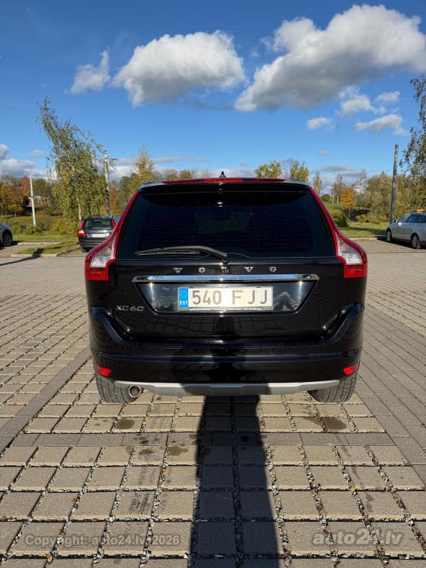 Volvo XC60 2016 Tallina vietnē Melns Volvo XC60 2016 Tallina, ar dzinēja tilpumu 2.00 L un nobraukumu 306 tūkst. km par 16500 €, foto 6 vietnē AUTOMOTO.COM.LV
