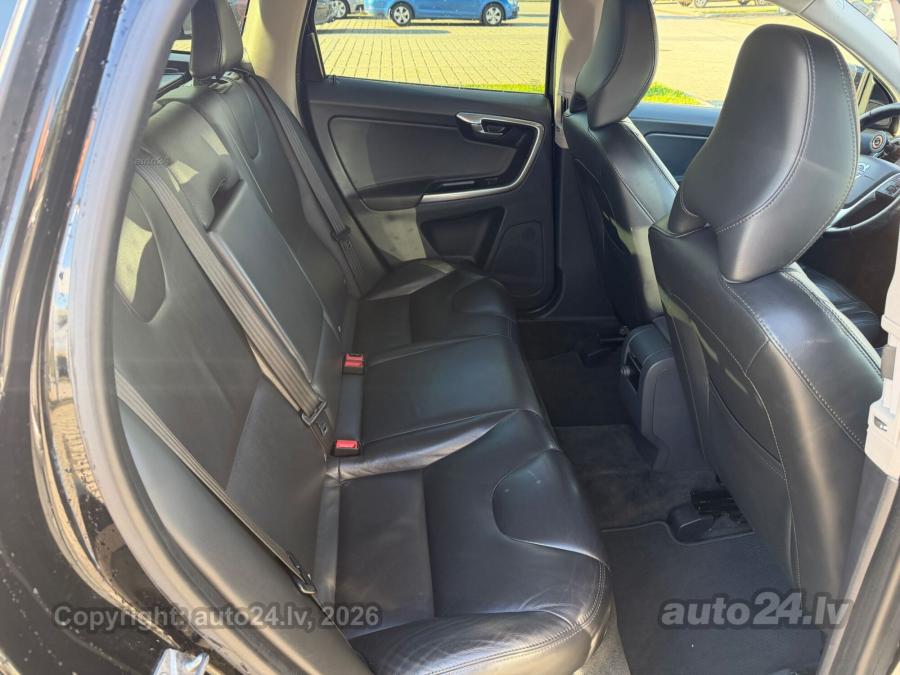 Melns Volvo XC60 2016 Tallina, ar dzinēja tilpumu 2.00 L un nobraukumu 306 tūkst. km par 16500 €, foto 12 vietnē AUTOMOTO.COM.LV