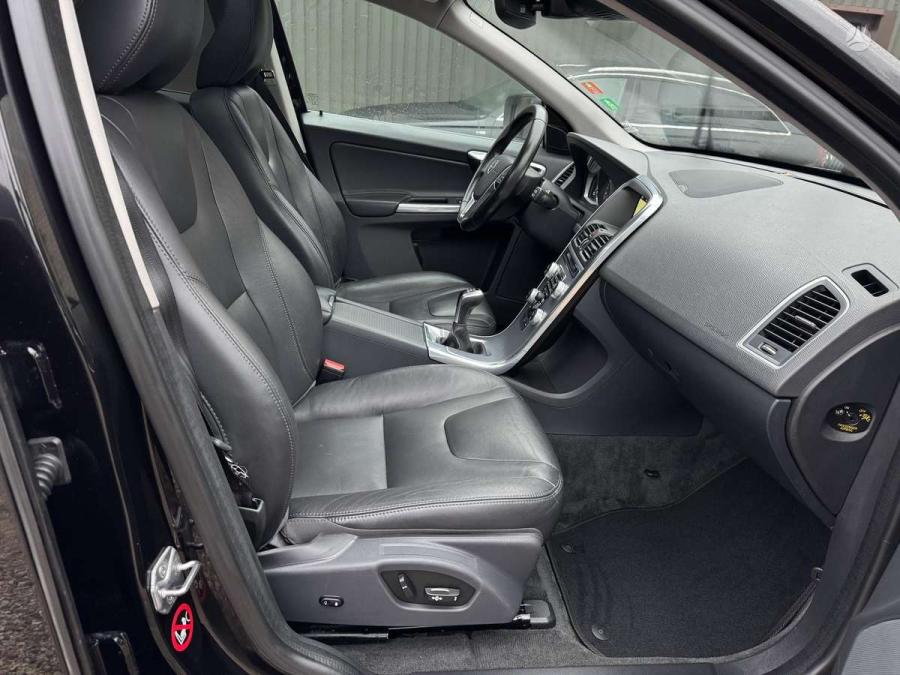 Melns Volvo XC60 2016 Kauņa, ar dzinēja tilpumu 1.97 L un nobraukumu 240 tūkst. km par 9200 €, foto 17 vietnē AUTOMOTO.COM.LV