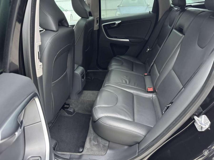 Melns Volvo XC60 2016 Kauņa, ar dzinēja tilpumu 1.97 L un nobraukumu 240 tūkst. km par 9200 €, foto 22 vietnē AUTOMOTO.COM.LV