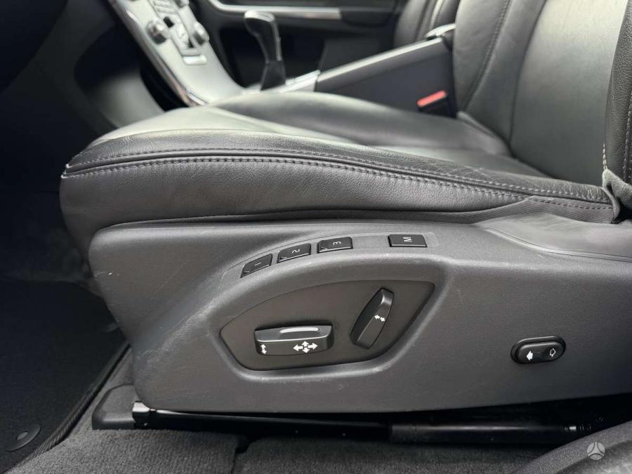 Melns Volvo XC60 2016 Kauņa, ar dzinēja tilpumu 1.97 L un nobraukumu 240 tūkst. km par 9200 €, foto 26 vietnē AUTOMOTO.COM.LV