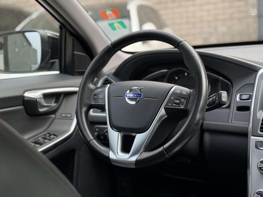 Melns Volvo XC60 2016 Kauņa, ar dzinēja tilpumu 1.97 L un nobraukumu 240 tūkst. km par 9200 €, foto 31 vietnē AUTOMOTO.COM.LV
