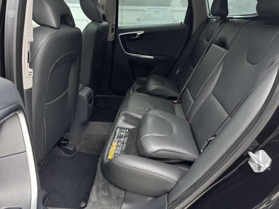 Melns Volvo XC60 2016 Kauņa, ar dzinēja tilpumu 1.97 L un nobraukumu 240 tūkst. km par 9200 €, foto 39 vietnē AUTOMOTO.COM.LV
