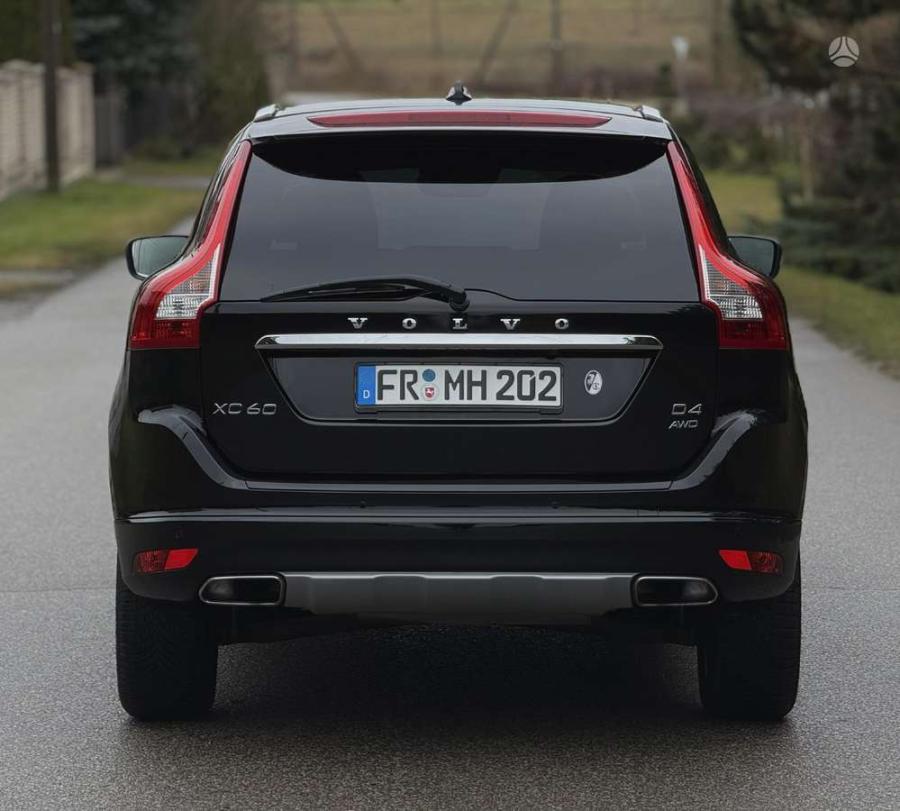 Black Volvo XC60 2017 in Vilnius, with an engine capacity of 2.40 L and mileage of 82 thousand km for 17250 €, photo 4 on AUTOMOTO.COM.LV