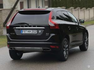 Black Volvo XC60 2017 in Vilnius, with an engine capacity of 2.40 L and mileage of 82 thousand km for 17250 €, photo 6 on AUTOMOTO.COM.LV