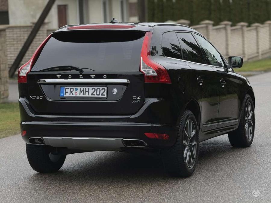 Black Volvo XC60 2017 in Vilnius, with an engine capacity of 2.40 L and mileage of 82 thousand km for 17250 €, photo 6 on AUTOMOTO.COM.LV