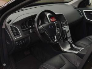 Black Volvo XC60 2017 in Vilnius, with an engine capacity of 2.40 L and mileage of 82 thousand km for 17250 €, photo 7 on AUTOMOTO.COM.LV