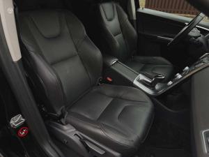 Black Volvo XC60 2017 in Vilnius, with an engine capacity of 2.40 L and mileage of 82 thousand km for 17250 €, photo 12 on AUTOMOTO.COM.LV