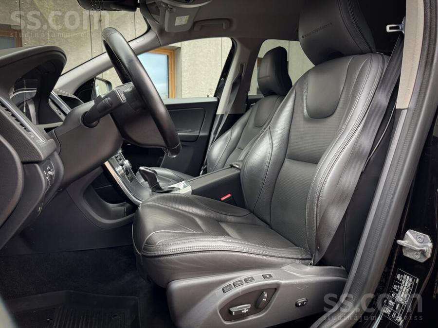 Melns Volvo XC60 2017 Rīga, ar dzinēja tilpumu 2.40 L un nobraukumu 279 tūkst. km par 15800 €, foto 28 vietnē AUTOMOTO.COM.LV