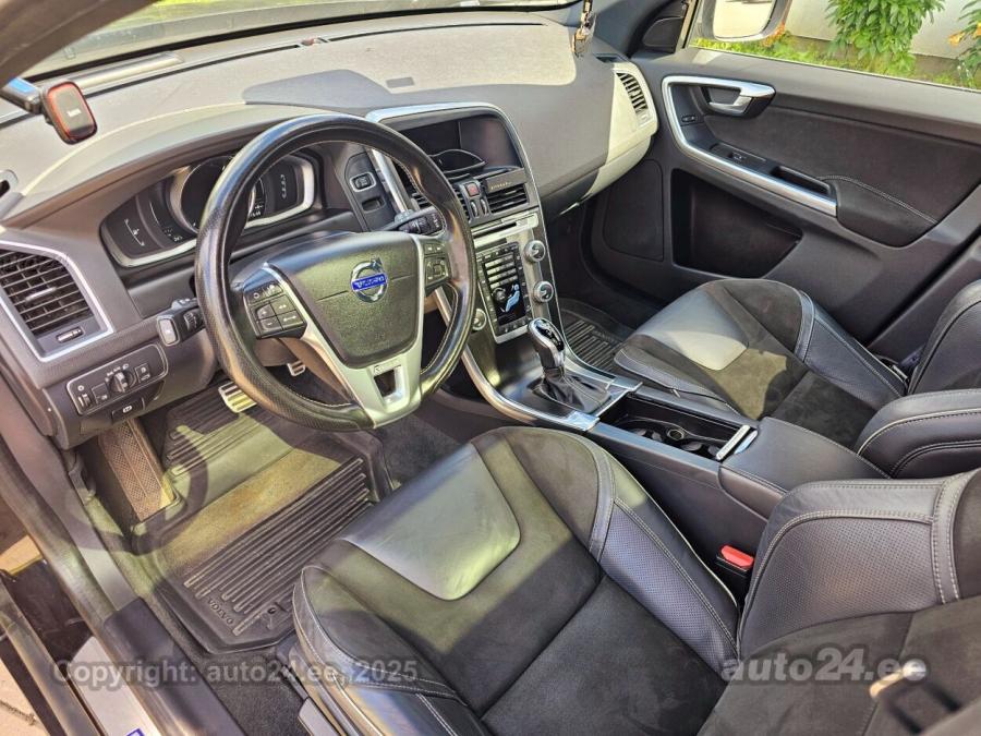 Melns Volvo XC60 2017 Tallina, ar dzinēja tilpumu 2.40 L un nobraukumu 244 tūkst. km par 14100 €, foto 3 vietnē AUTOMOTO.COM.LV