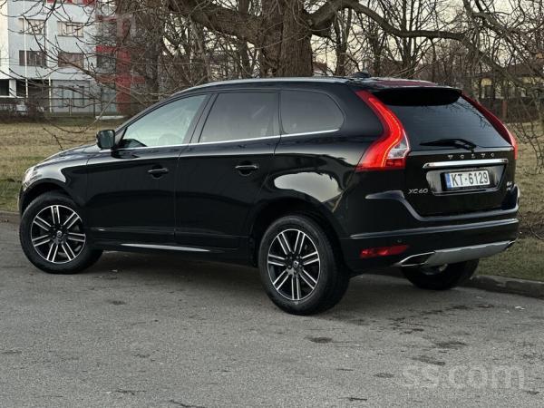 Black Volvo XC60 2017 in Riga, with an engine capacity of 2.40 L and mileage of 208 thousand km for 17100 €, photo 6 on AUTOMOTO.COM.LV