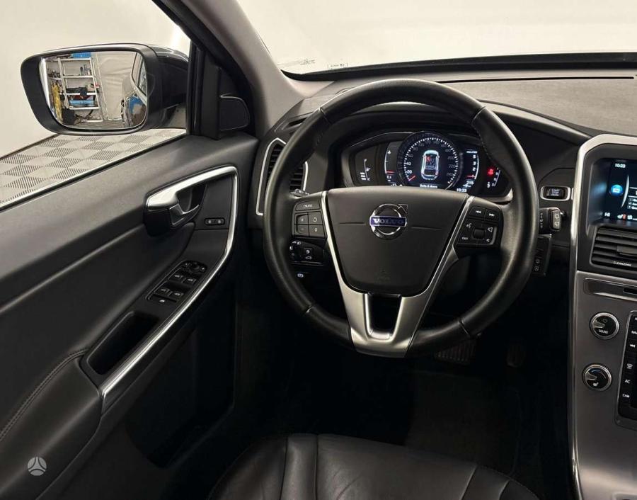 Melns Volvo XC60 2017 Marijampole, ar dzinēja tilpumu 1.97 L un nobraukumu 254 tūkst. km par 14650 €, foto 10 vietnē AUTOMOTO.COM.LV
