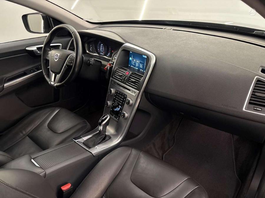 Melns Volvo XC60 2017 Marijampole, ar dzinēja tilpumu 1.97 L un nobraukumu 254 tūkst. km par 14650 €, foto 18 vietnē AUTOMOTO.COM.LV