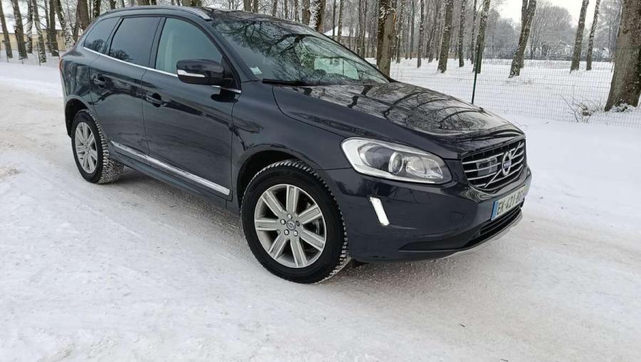 Black Volvo XC60 2017 in Taurage, with an engine capacity of 2.40 L and mileage of 190 thousand km for 16300 €, photo 1 on AUTOMOTO.COM.LV