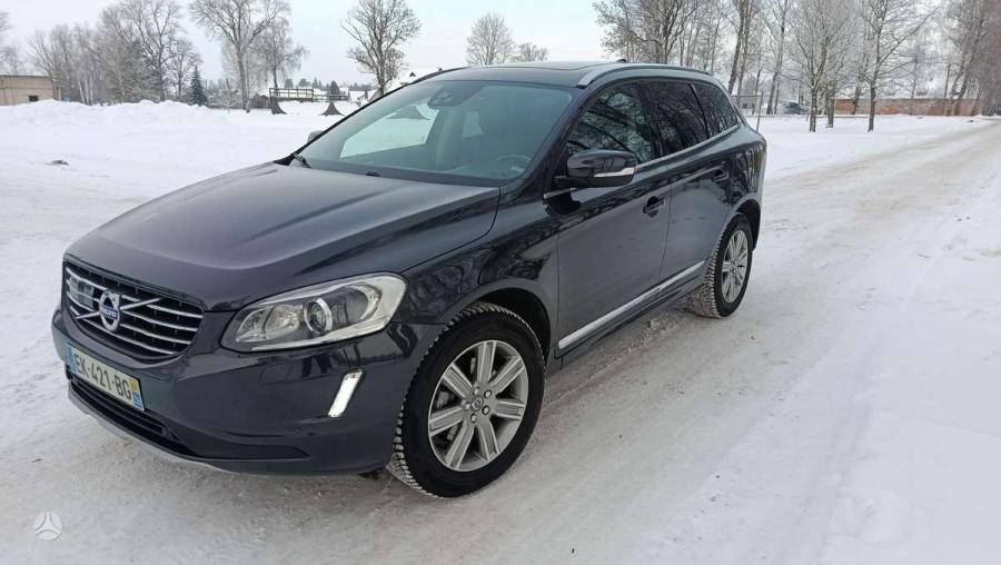 Black Volvo XC60 2017 in Taurage, with an engine capacity of 2.40 L and mileage of 190 thousand km for 16300 €, photo 3 on AUTOMOTO.COM.LV