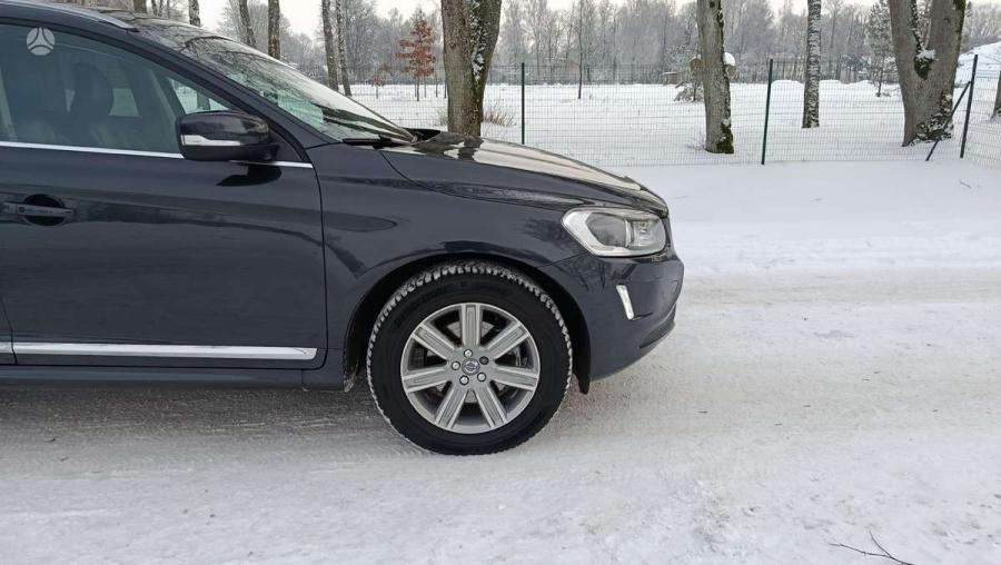 Black Volvo XC60 2017 in Taurage, with an engine capacity of 2.40 L and mileage of 190 thousand km for 16300 €, photo 4 on AUTOMOTO.COM.LV