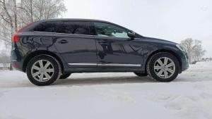 Black Volvo XC60 2017 in Taurage, with an engine capacity of 2.40 L and mileage of 190 thousand km for 16300 €, photo 7 on AUTOMOTO.COM.LV