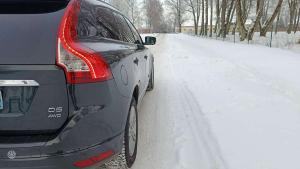 Black Volvo XC60 2017 in Taurage, with an engine capacity of 2.40 L and mileage of 190 thousand km for 16300 €, photo 12 on AUTOMOTO.COM.LV