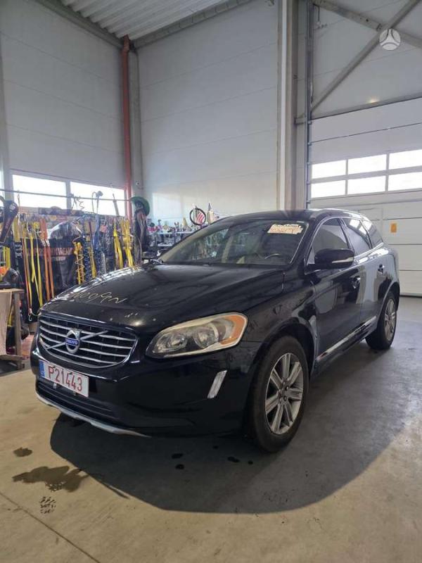 Black Volvo XC60 2017 in Klaipeda, with an engine capacity of 1.97 L and mileage of 200 thousand km for 8700 €, photo 2 on AUTOMOTO.COM.LV
