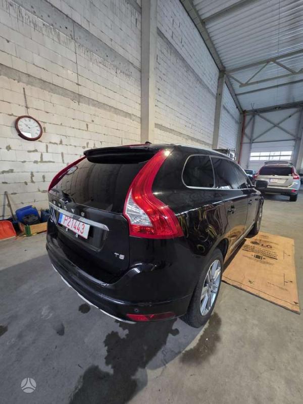 Black Volvo XC60 2017 in Klaipeda, with an engine capacity of 1.97 L and mileage of 200 thousand km for 8700 €, photo 3 on AUTOMOTO.COM.LV