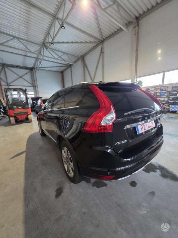 Black Volvo XC60 2017 in Klaipeda, with an engine capacity of 1.97 L and mileage of 200 thousand km for 8700 €, photo 4 on AUTOMOTO.COM.LV