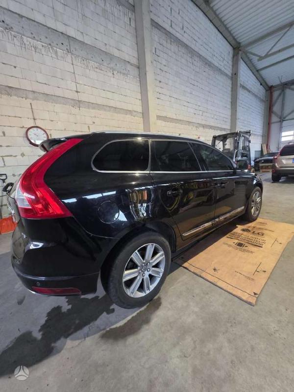Black Volvo XC60 2017 in Klaipeda, with an engine capacity of 1.97 L and mileage of 200 thousand km for 8700 €, photo 5 on AUTOMOTO.COM.LV