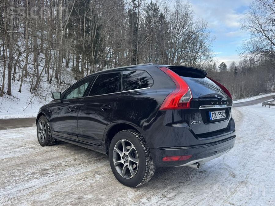 Black Volvo XC60 2017 in Riga, with an engine capacity of 2.00 L and mileage of 272 thousand km for 11000 €, photo 4 on AUTOMOTO.COM.LV