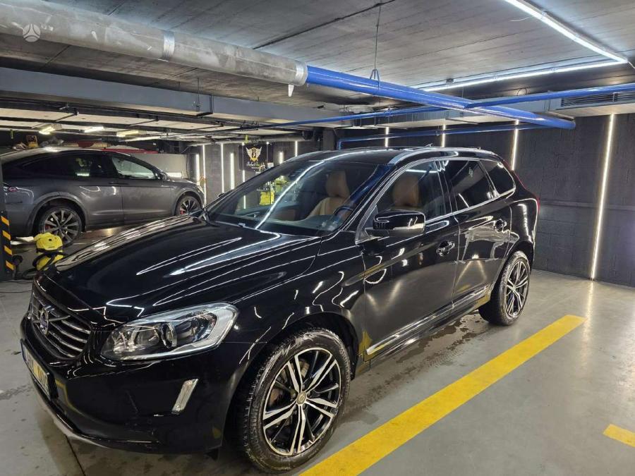 Black Volvo XC60 2017 in Klaipeda, with an engine capacity of 1.97 L and mileage of 171 thousand km for 17900 €, photo 2 on AUTOMOTO.COM.LV