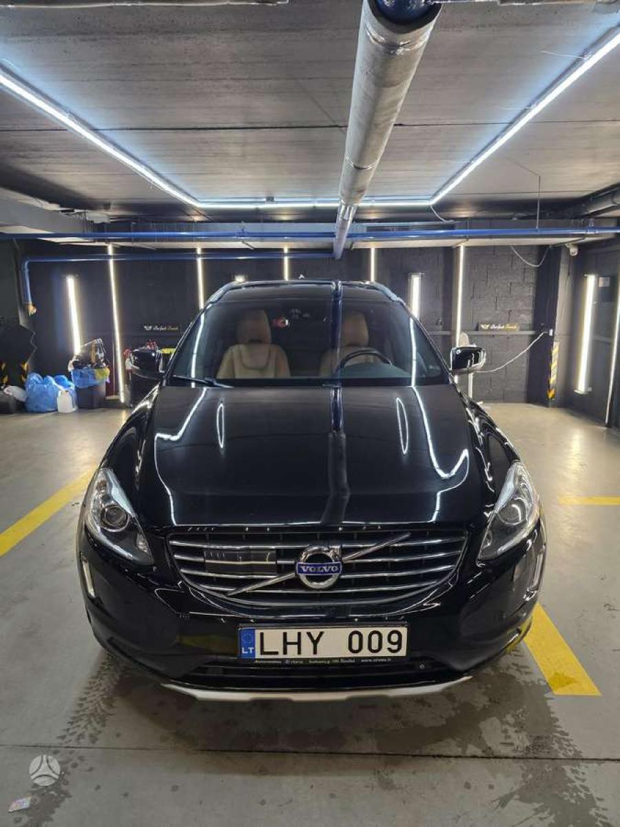 Black Volvo XC60 2017 in Klaipeda, with an engine capacity of 1.97 L and mileage of 171 thousand km for 17900 €, photo 3 on AUTOMOTO.COM.LV
