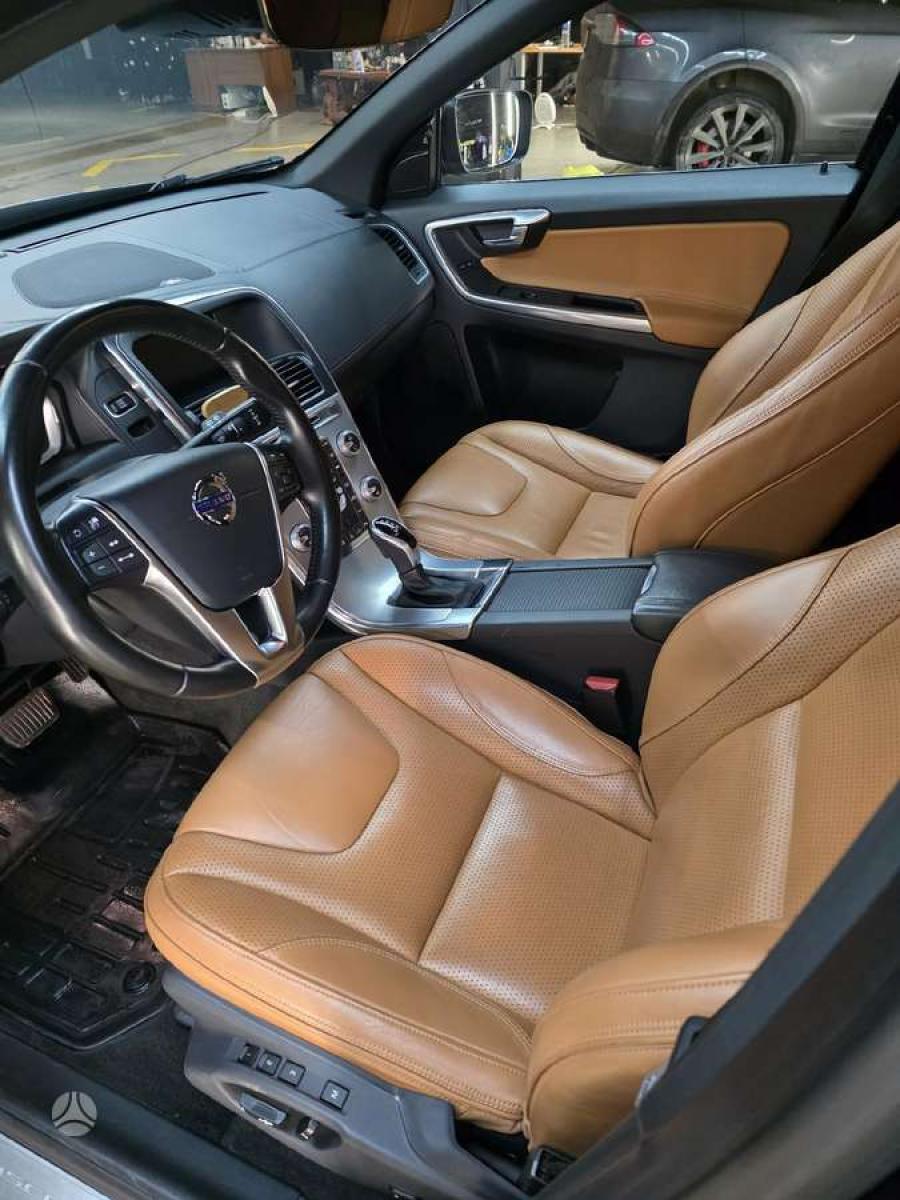 Black Volvo XC60 2017 in Klaipeda, with an engine capacity of 1.97 L and mileage of 171 thousand km for 17900 €, photo 5 on AUTOMOTO.COM.LV