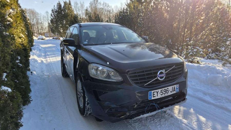 Melns Volvo XC60 2017 Tauragė, ar dzinēja tilpumu 2.00 L un nobraukumu 141 tūkst. km par 6200 €, foto 1 vietnē AUTOMOTO.COM.LV