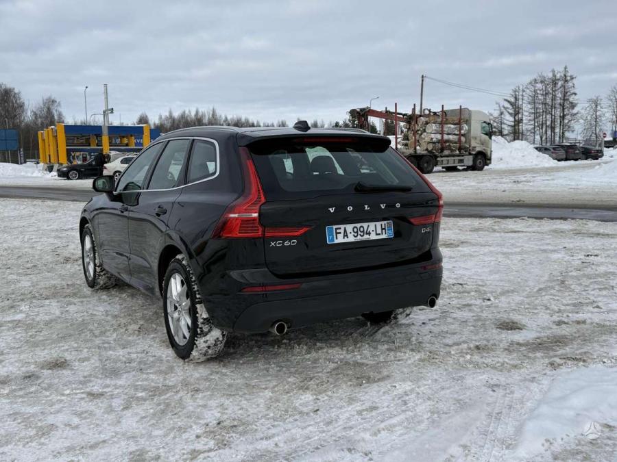 Black Volvo XC60 2017 in Panevezys, with an engine capacity of 1.97 L and mileage of 239 thousand km for 14990 €, photo 11 on AUTOMOTO.COM.LV
