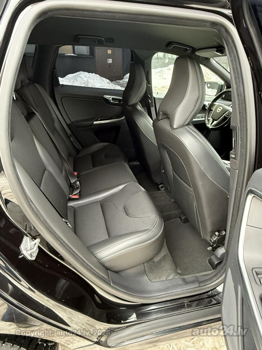 Black Volvo XC60 2017 in Tallinn, with an engine capacity of 2.40 L and mileage of 230 thousand km for 17600 €, photo 11 on AUTOMOTO.COM.LV