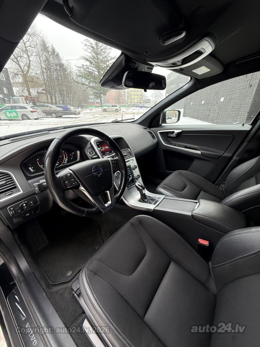 Black Volvo XC60 2017 in Tallinn, with an engine capacity of 2.40 L and mileage of 230 thousand km for 17600 €, photo 14 on AUTOMOTO.COM.LV