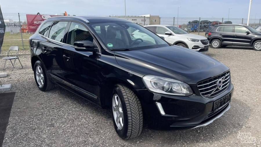 Black Volvo XC60 2017 in Marijampole, with an engine capacity of 2.40 L and mileage of 280 thousand km for 15350 €, photo 5 on AUTOMOTO.COM.LV