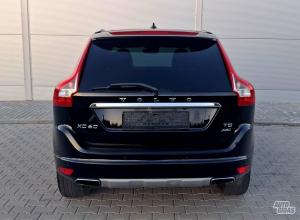 Black Volvo XC60 2017 in Klaipeda, with an engine capacity of 2.00 L and mileage of 184 thousand km for 12999 €, photo 9 on AUTOMOTO.COM.LV