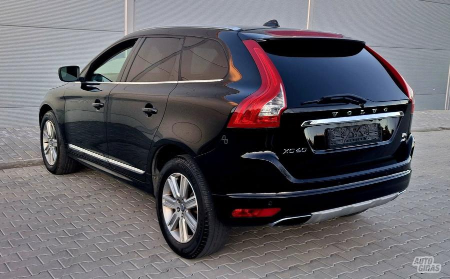 Black Volvo XC60 2017 in Klaipeda, with an engine capacity of 2.00 L and mileage of 184 thousand km for 12999 €, photo 10 on AUTOMOTO.COM.LV