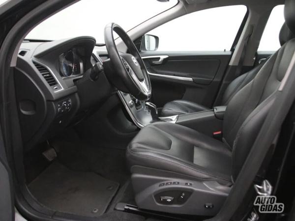 Black Volvo XC60 2017 in Vilnius, with an engine capacity of 2.00 L and mileage of 207 thousand km for 16899 €, photo 4 on AUTOMOTO.COM.LV