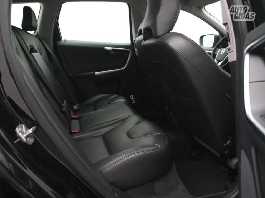 Black Volvo XC60 2017 in Vilnius, with an engine capacity of 2.00 L and mileage of 207 thousand km for 16899 €, photo 15 on AUTOMOTO.COM.LV
