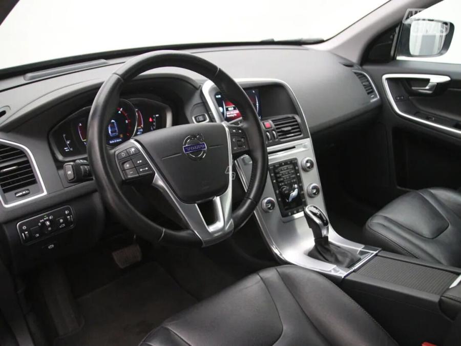 Black Volvo XC60 2017 in Vilnius, with an engine capacity of 2.00 L and mileage of 207 thousand km for 16899 €, photo 16 on AUTOMOTO.COM.LV