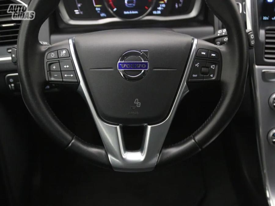 Black Volvo XC60 2017 in Vilnius, with an engine capacity of 2.00 L and mileage of 207 thousand km for 16899 €, photo 18 on AUTOMOTO.COM.LV