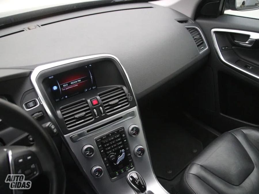 Black Volvo XC60 2017 in Vilnius, with an engine capacity of 2.00 L and mileage of 207 thousand km for 16899 €, photo 21 on AUTOMOTO.COM.LV