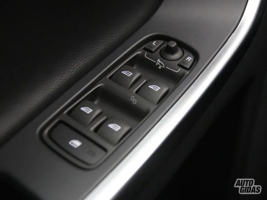 Black Volvo XC60 2017 in Vilnius, with an engine capacity of 2.00 L and mileage of 207 thousand km for 16899 €, photo 25 on AUTOMOTO.COM.LV