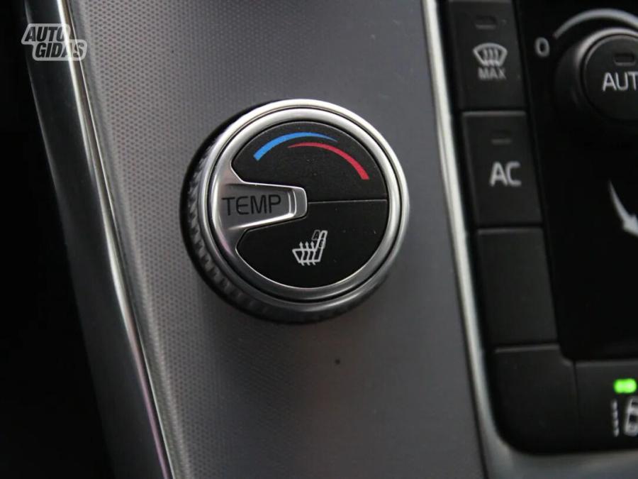 Black Volvo XC60 2017 in Vilnius, with an engine capacity of 2.00 L and mileage of 207 thousand km for 16899 €, photo 28 on AUTOMOTO.COM.LV