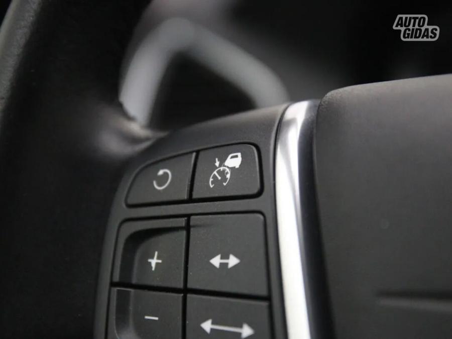 Black Volvo XC60 2017 in Vilnius, with an engine capacity of 2.00 L and mileage of 207 thousand km for 16899 €, photo 30 on AUTOMOTO.COM.LV