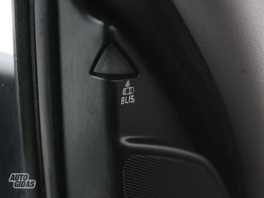 Black Volvo XC60 2017 in Vilnius, with an engine capacity of 2.00 L and mileage of 207 thousand km for 16899 €, photo 31 on AUTOMOTO.COM.LV