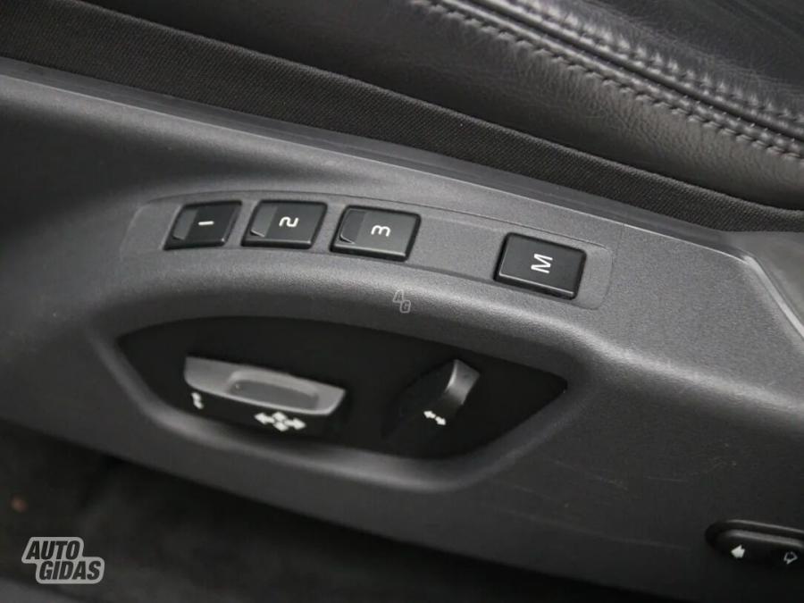 Black Volvo XC60 2017 in Vilnius, with an engine capacity of 2.00 L and mileage of 207 thousand km for 16899 €, photo 32 on AUTOMOTO.COM.LV
