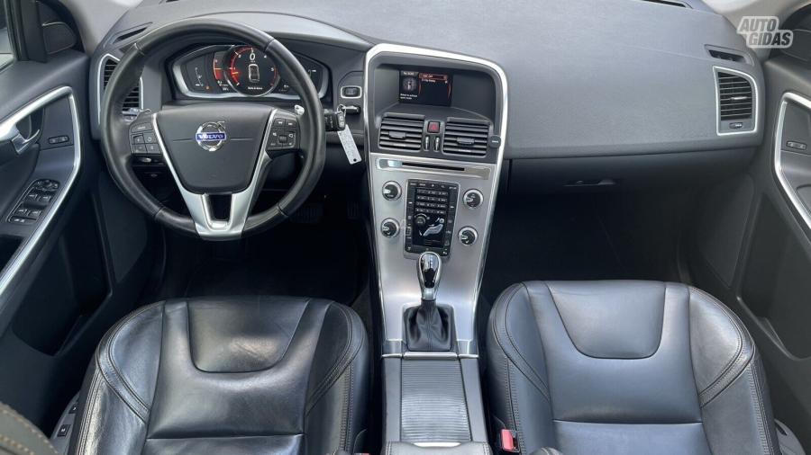 Black Volvo XC60 2017 in Marijampole, with an engine capacity of 2.40 L and mileage of 280 thousand km for 14990 €, photo 9 on AUTOMOTO.COM.LV
